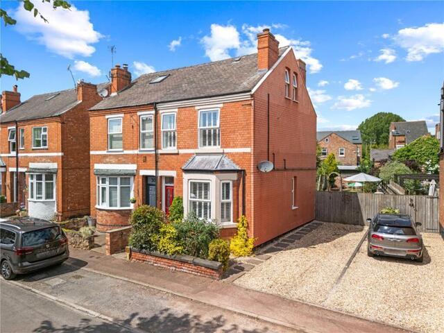4 Bedroom House Nottingham Nottinghamshire 98477316