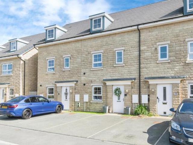 4 Bedroom House North Yorkshire Bradford LS98903287