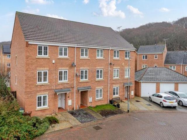 4 Bedroom House North Yorkshire Leeds 99773801