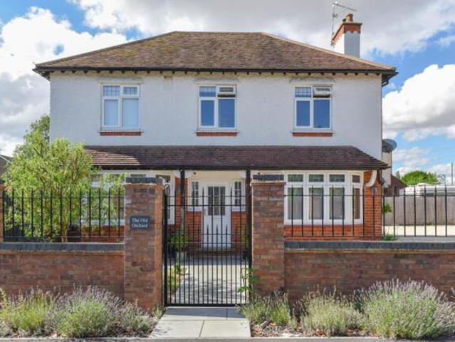 4 Bedroom House Northampton Northamptonshire LS98969049