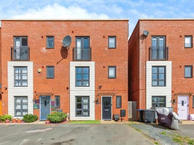 4 Bedroom House Northampton Northamptonshire LS99130356
