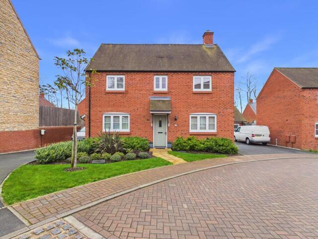 4 Bedroom House Northamptonshire Northamptonshire LS100366428