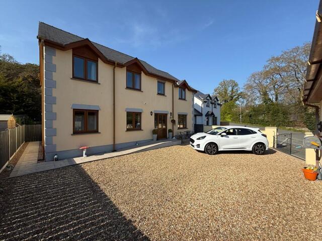4 Bedroom House Newcastle Emlyn Carmarthenshire 101892090
