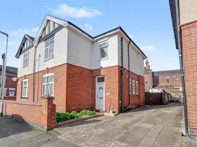 4 Bedroom House Newcastle Under Lyme Staffordshire 100685394