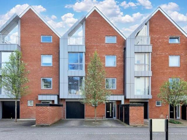 4 Bedroom House Newmarket Cambridgeshire LS101892252