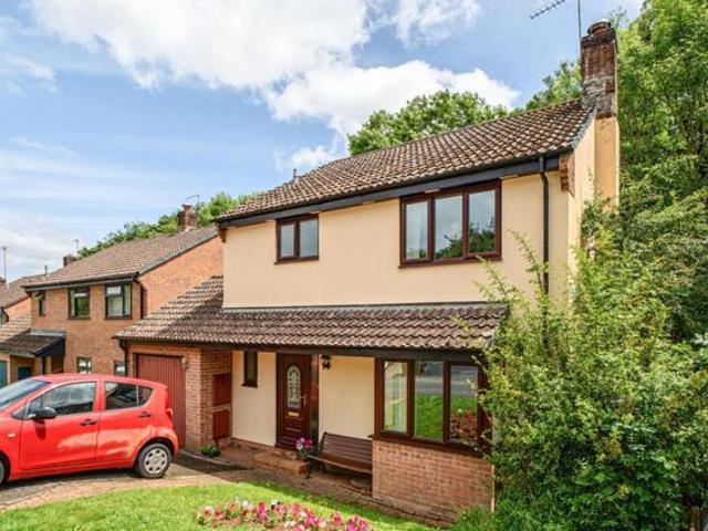4 Bedroom House Newton Abbot Devon LS100648767