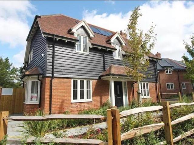 4 Bedroom House Southampton Hampshire LS100191977