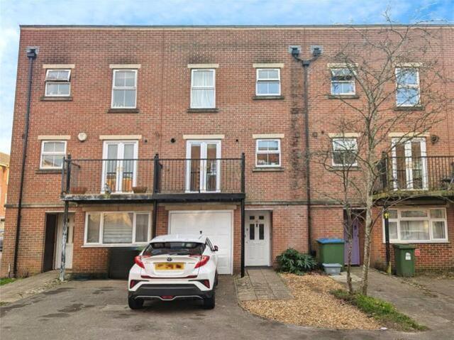 4 Bedroom House Southampton Hampshire LS101677089
