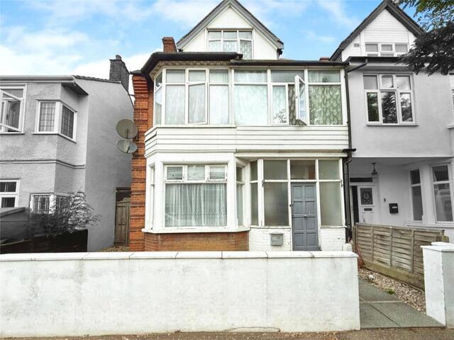 4 Bedroom House Southend On Sea Essex LS100540665