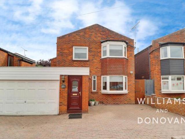 4 Bedroom House Southend On Sea Southend on Sea 100881511