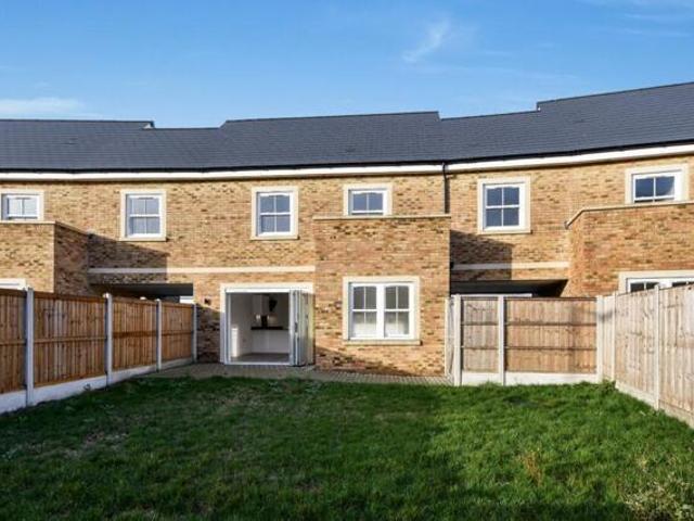 4 Bedroom House Southend On Sea Southend on Sea LS100191835