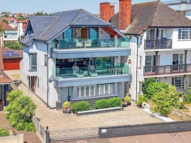 4 Bedroom House Southend On Sea Southend on Sea LS99523616