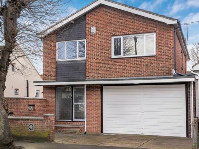 4 Bedroom House Southend Southend on Sea 101892408