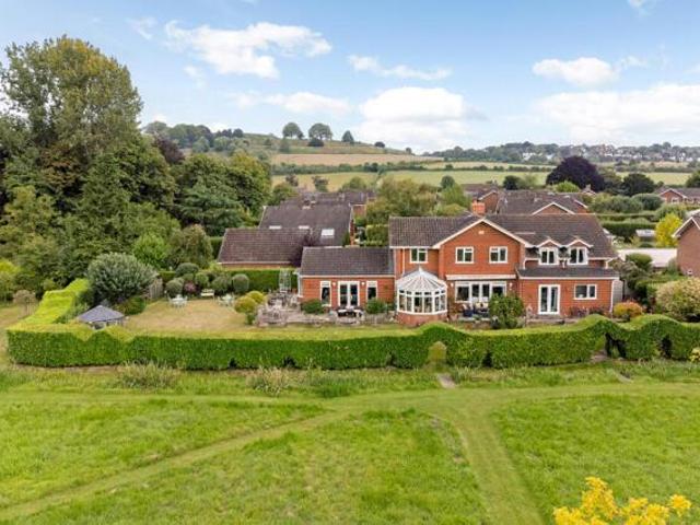 4 Bedroom House Salisbury Wiltshire LS99029233