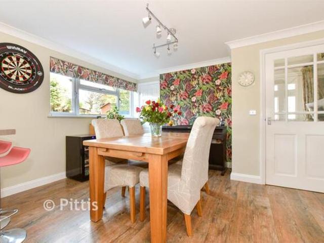4 Bedroom House Sandown Isle Of Wight LS99808797