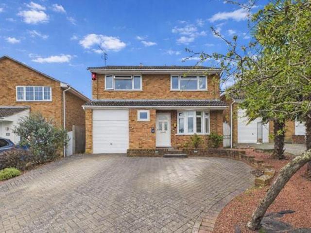 4 Bedroom House Sandhurst Bracknell Forest 101675787