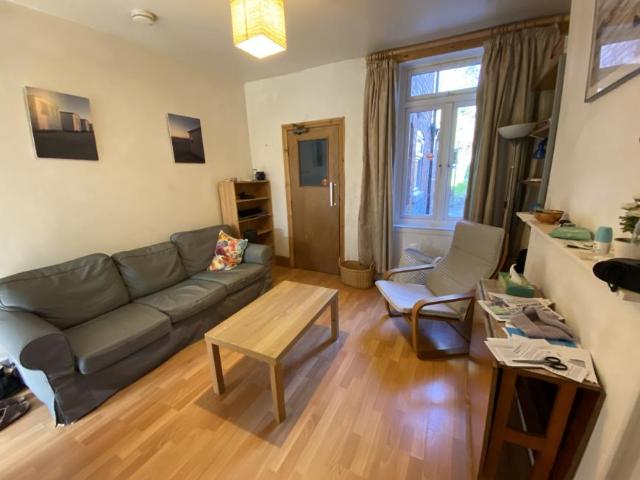 4 Bedroom House Selly Oak West Midlands 98286443