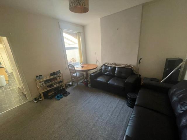 4 Bedroom House Selly Oak West Midlands 98286156