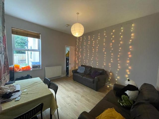 4 Bedroom House Selly Oak West Midlands 99974672