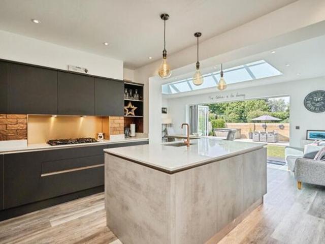 4 Bedroom House Shanklin Isle Of Wight LS99345142