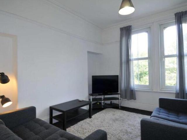4 bedroom house share for rent in 14 Napier Terrace Maisonette, PL4