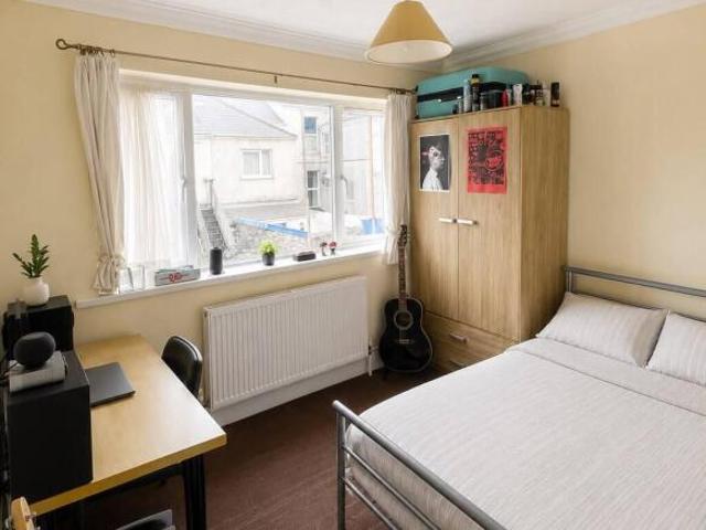 4 bedroom house share for rent in 19 Lipson Avenue, PL4
