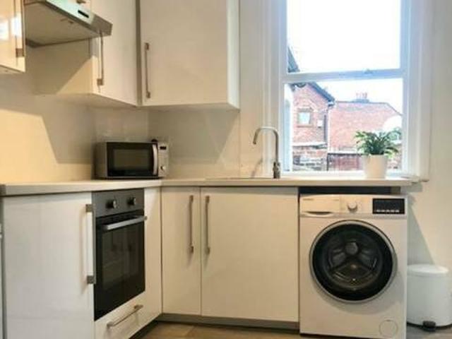 4 bedroom house share for rent in 20 Margaret Street STUDENT PROPERTY S1