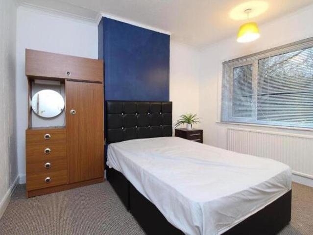 4 bedroom house share for rent in 28 Burgess Road, Southampton, SO16