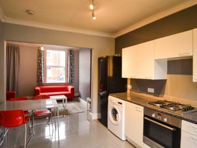 4 bedroom house share for rent in 2 Eastwood Road, Ecclesall, S11