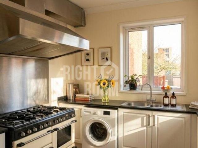4 bedroom house share for rent in 33a Kingston Road, PO2
