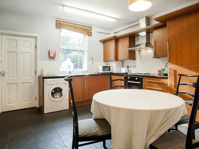 4 bedroom house share for rent in 45 Ratcliffe Road, Ecclesall, S11