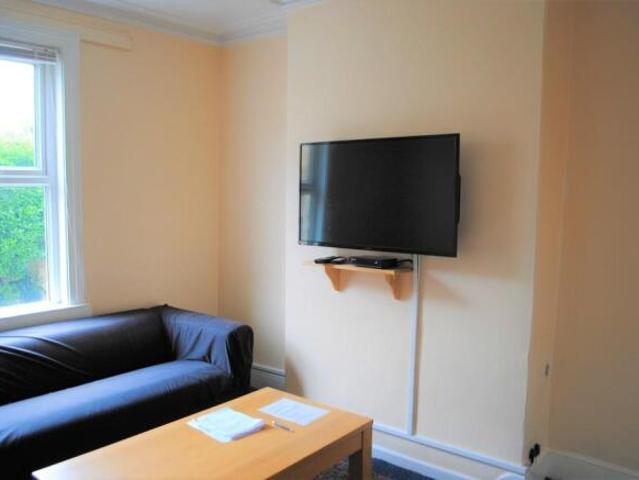 4 bedroom house share for rent in *4 Bedroom Student House To Let In West Avenue Bath*, BA2