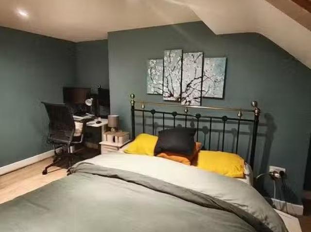 4 bedroom house share for rent in Chapel Way, KT18