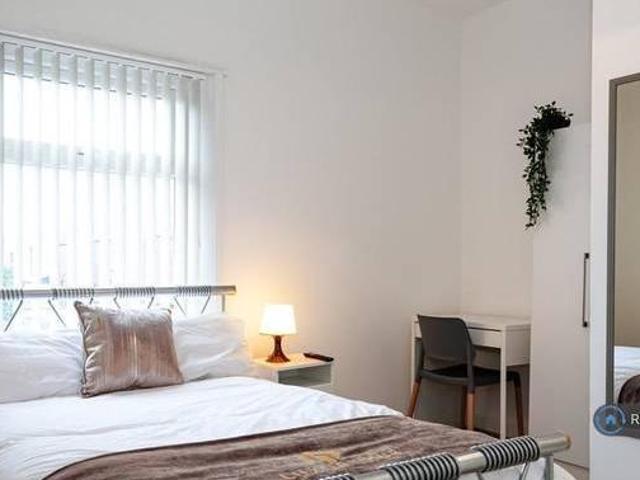 4 bedroom house share for rent in Aberdeen Crescent Stockport SK3