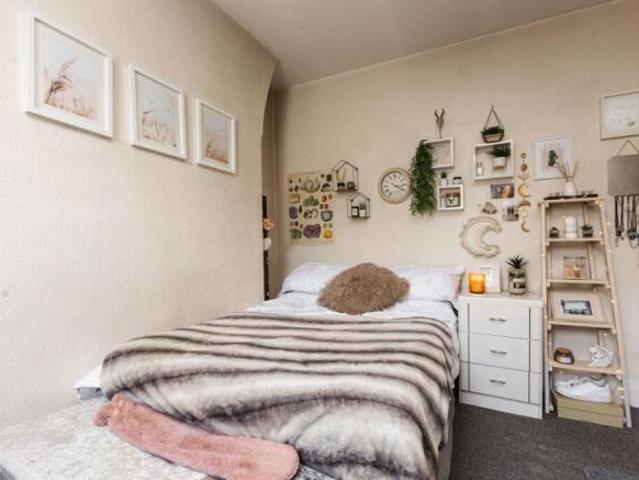 4 bedroom house share for rent in Adelaide Road, Kensington, L7