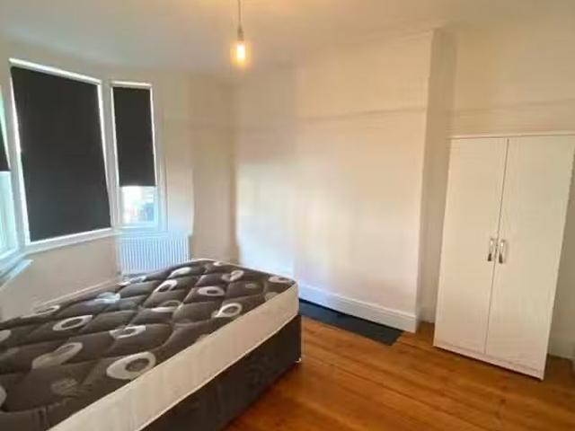 4 bedroom house share for rent in Avonvale Road, Bristol, BS5