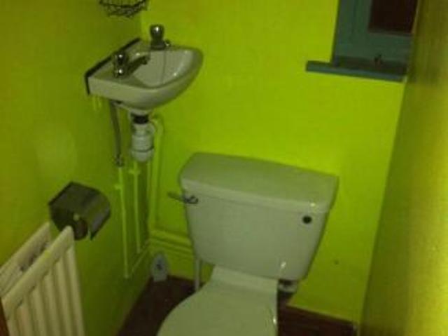 4 bedroom house share for rent in Broadfield Road, M14
