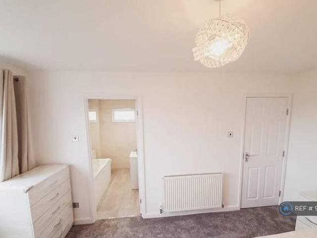 4 bedroom house share for rent in Goring Milton Keynes MK14