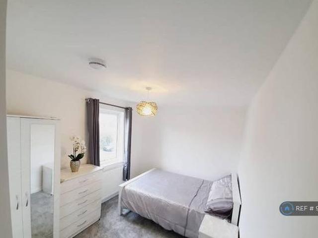 4 bedroom house share for rent in Goring Milton Keynes MK14