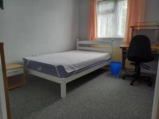 4 bedroom house share for rent in Downs Road, CT2