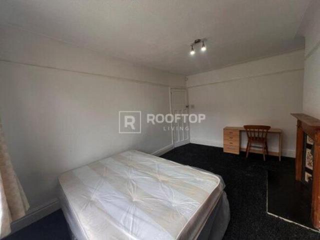 4 bedroom house share for rent in Dennistead Crescent, LS6