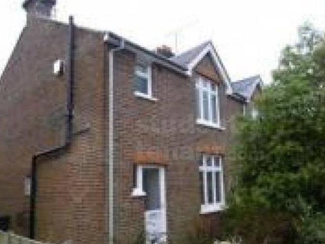 4 bedroom house share for rent in Edward Road GU9
