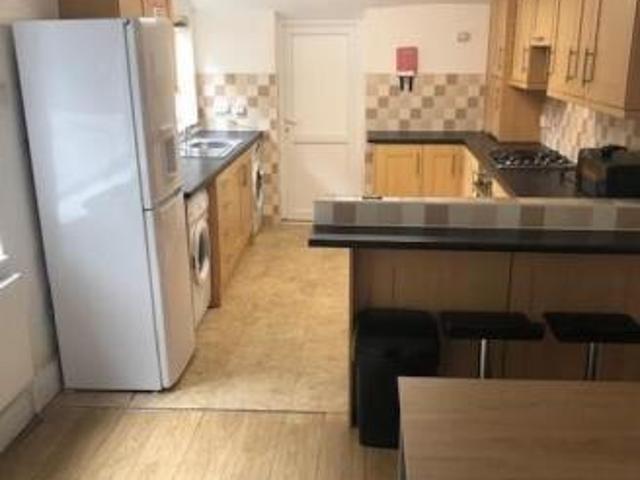 4 bedroom house share for rent in Falmouth Street, Hull, HU5