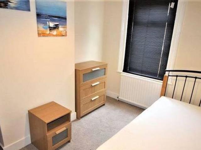4 bedroom house share for rent in Fully furnished double room to rent with all bills included Summ