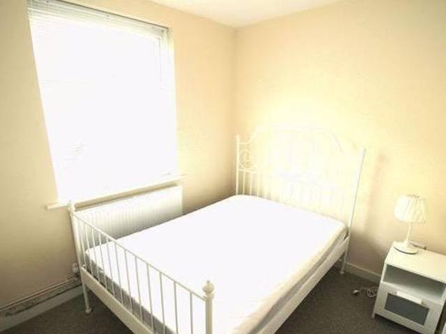 4 bedroom house share for rent in Fully furnished ensuite room to rent with all bills included Go