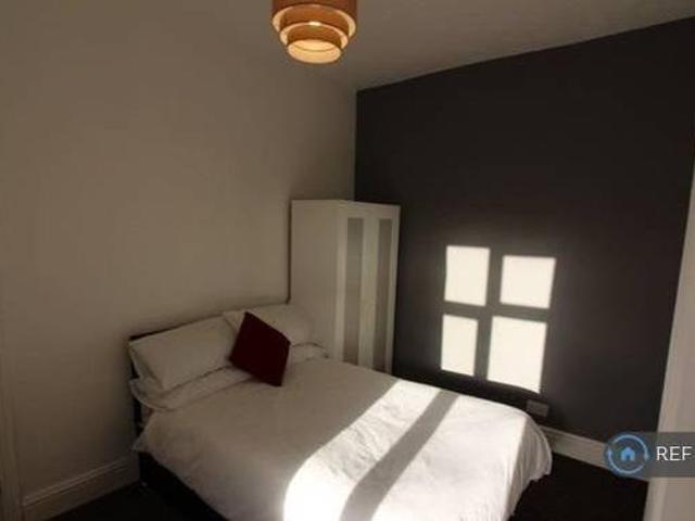 4 bedroom house share for rent in Kennedy Road Salford M5