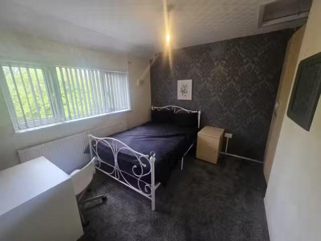 4 bedroom house share for rent in Hazeledene Road, B33