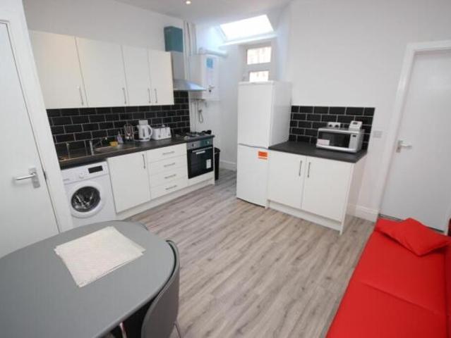 4 bedroom house share for rent in Hafton Road, Salford, M7