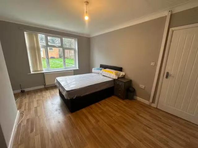 4 bedroom house share for rent in Highfield Lane, Quinton, Qui.