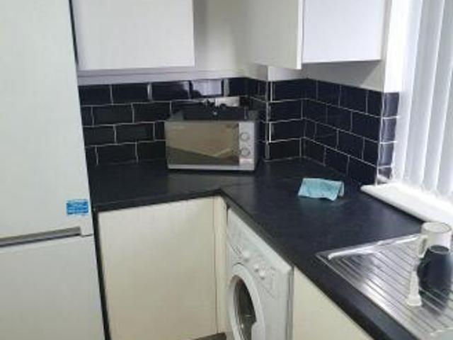 4 bedroom house share for rent in Lingard Close, B7
